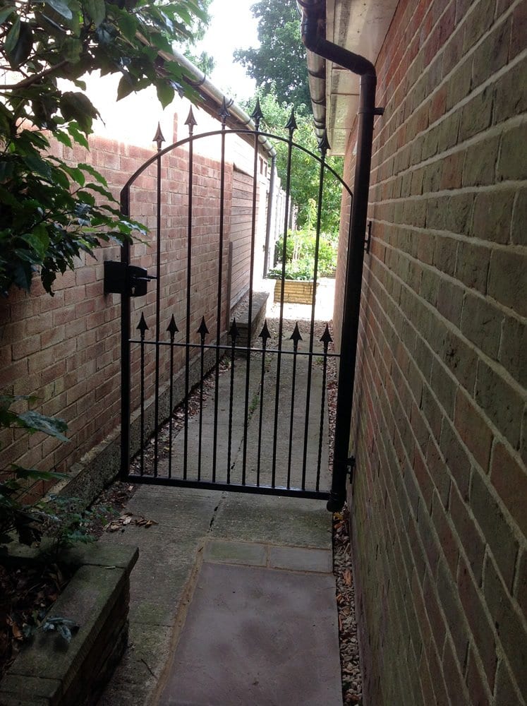 Metal Side Gate Installation - Taylormade
